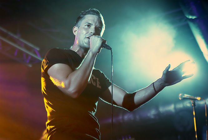 The 100 greatest frontmen of all time | Gigwise