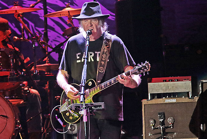 The 100 greatest frontmen of all time | Gigwise