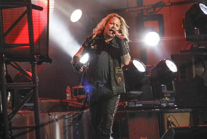 The 100 greatest frontmen of all time | Gigwise